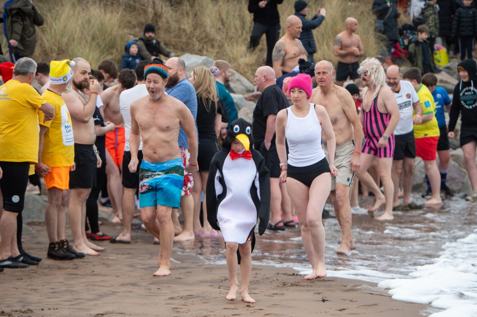 Great pictures as Carnoustie dookers take the plunge for 2025