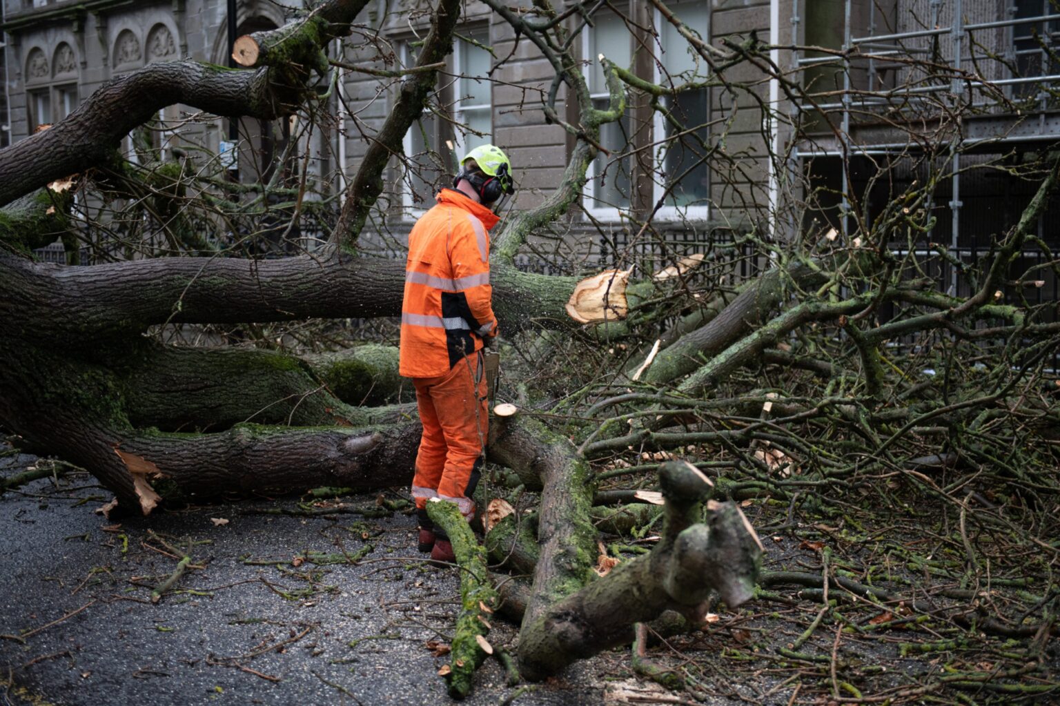 Storm Eowyn in Dundee: Pictures and video capture weather chaos