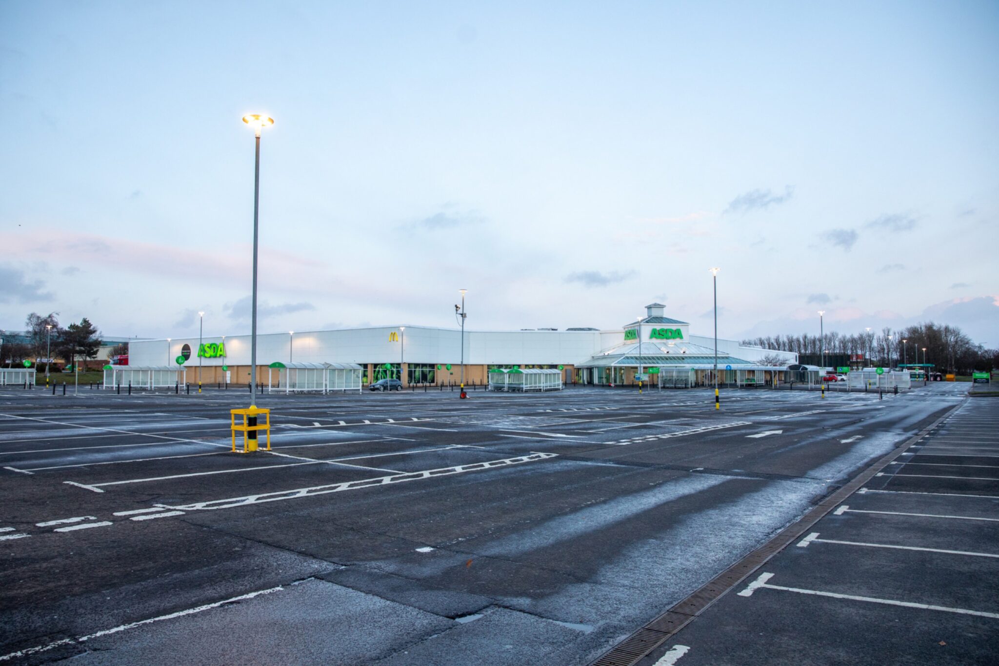 Storm Eowyn in Fife: Pictures and video as winds batter Kingdom