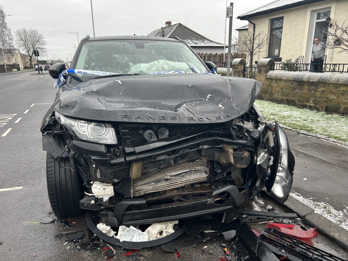 Three cars 'written off' after Range Rover crash in Lochgelly