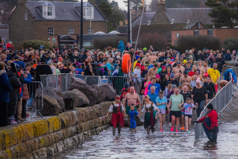 Best pictures as brave Broughty Ferry dookers plunge into 2025