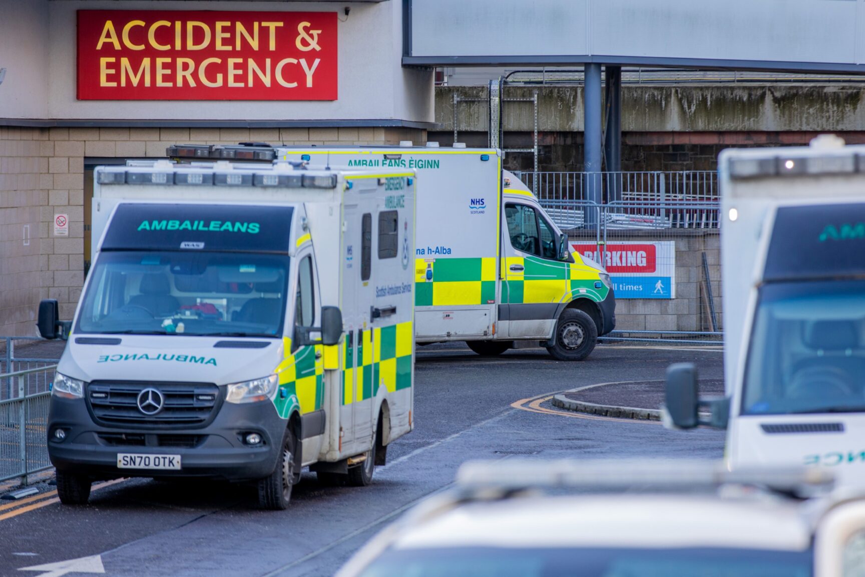 Fife hospital chaos as images show ambulances queued outside