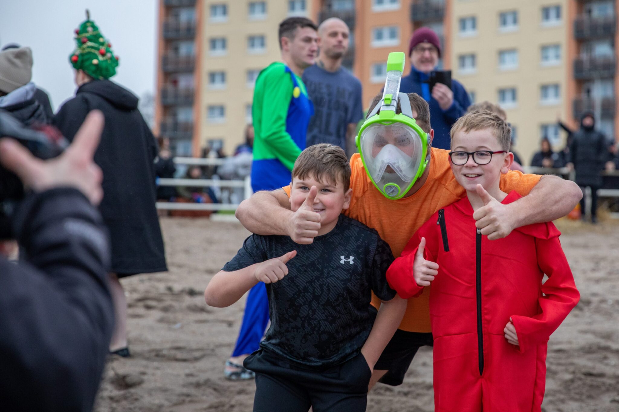 PICTURES: Kirkcaldy loony dook gets 2025 off to a bracing start