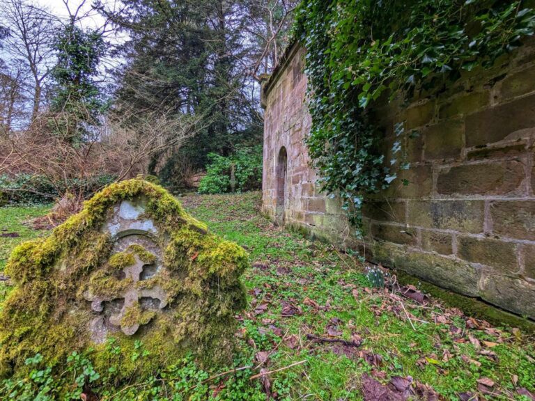 What's the story behind decaying Aldbar chapel near Brechin?