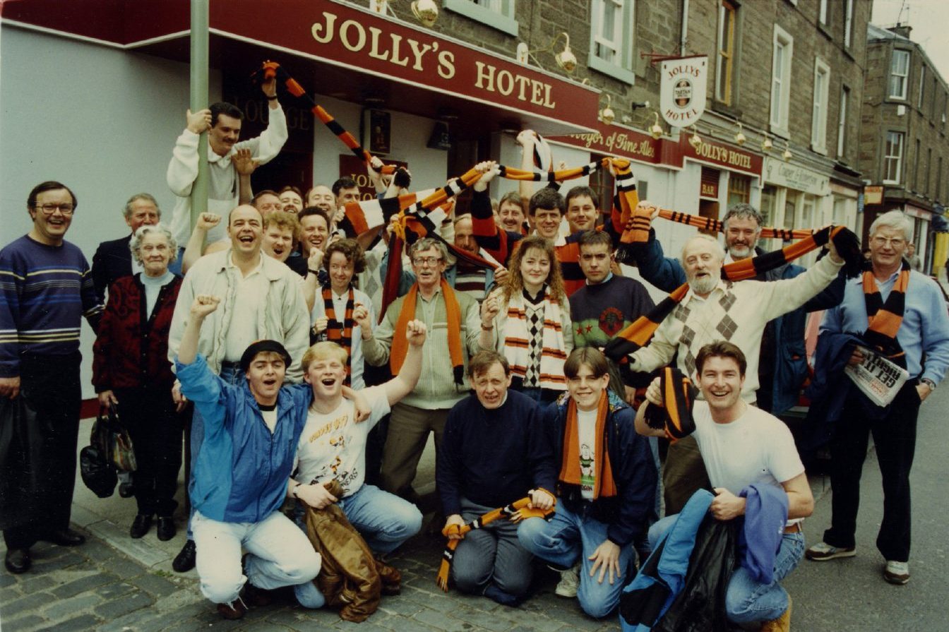 Grab a bar stool & learn about the history of Broughty Ferry's pubs