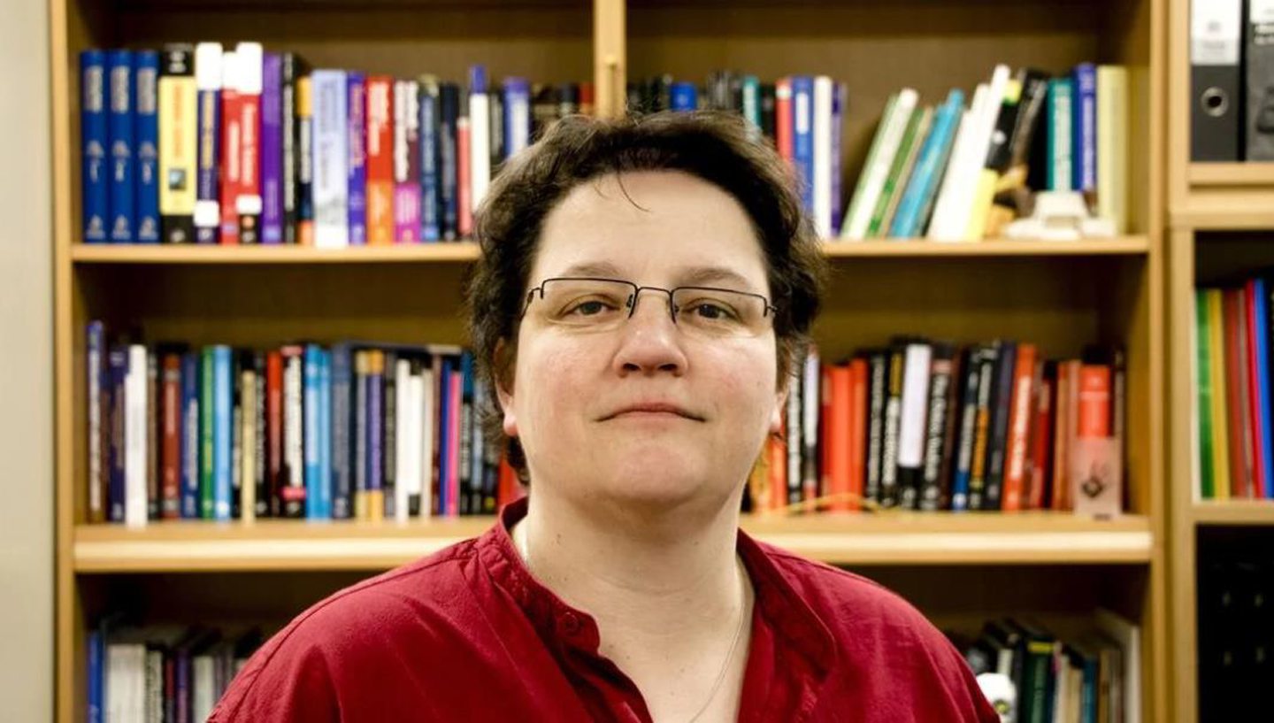 What is Dundee University's Leverhume forensics centre?