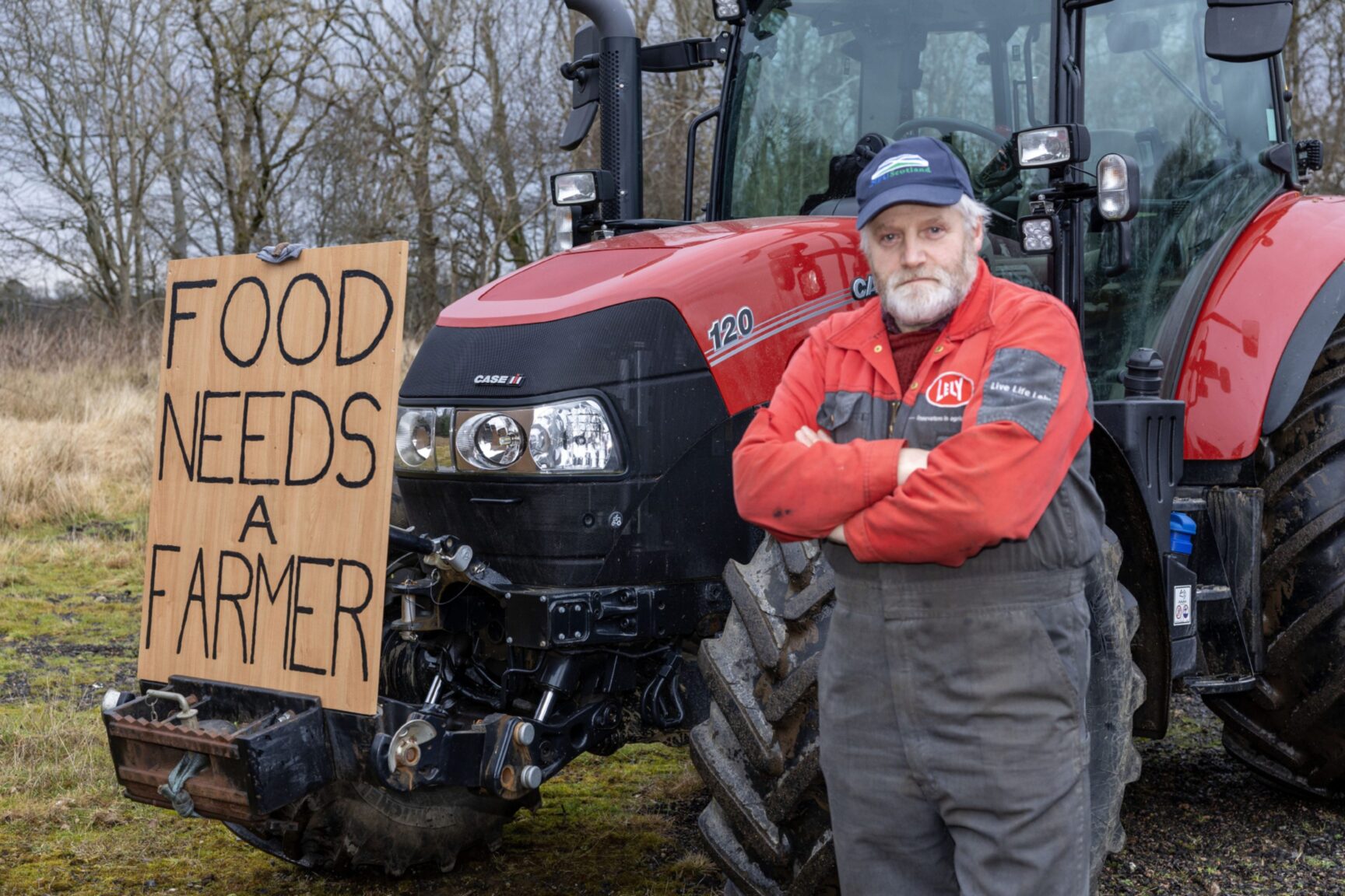 Gallery: Tractors travel in convoy into Perth