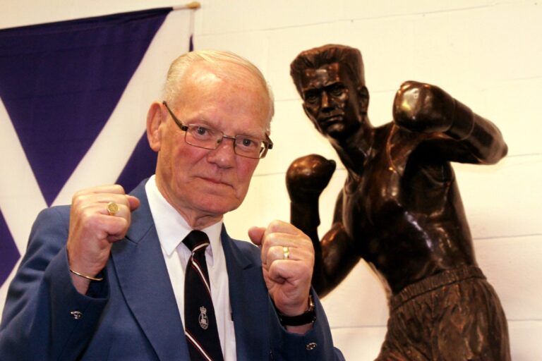 Dundee boxing hero Dick McTaggart dies aged 89