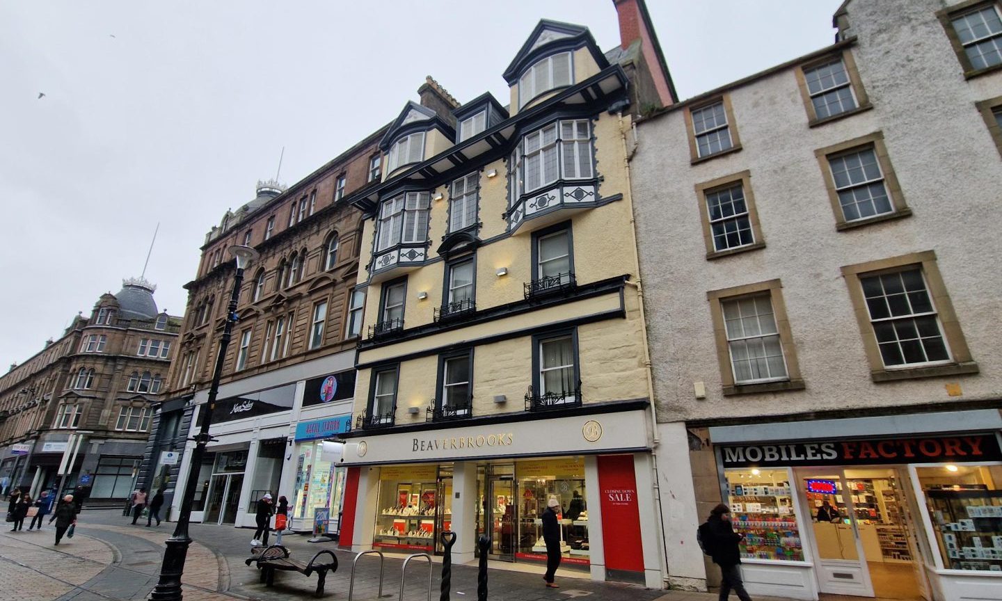 Search for driver who fled scene of two crashes in Dundee