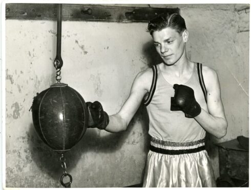 Dundee boxing hero Dick McTaggart dies aged 89