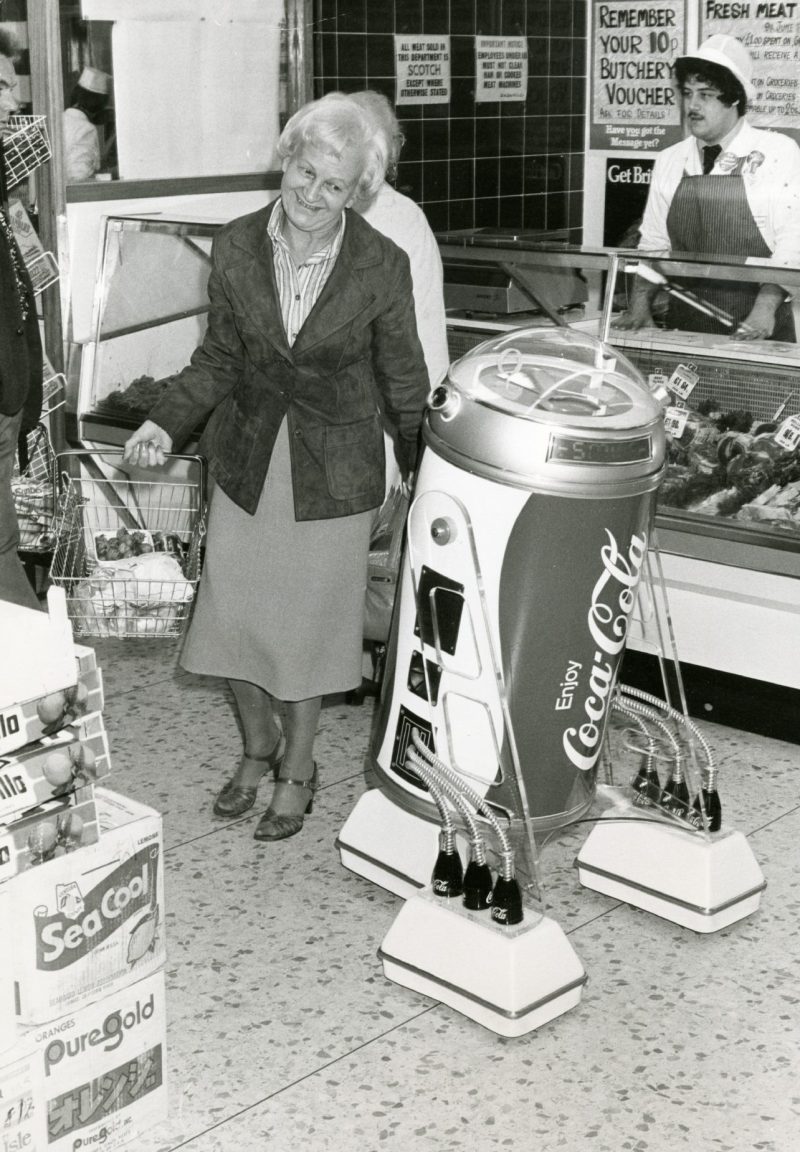 Old photos capture Dundee's Perth Road in the 80s and 90s