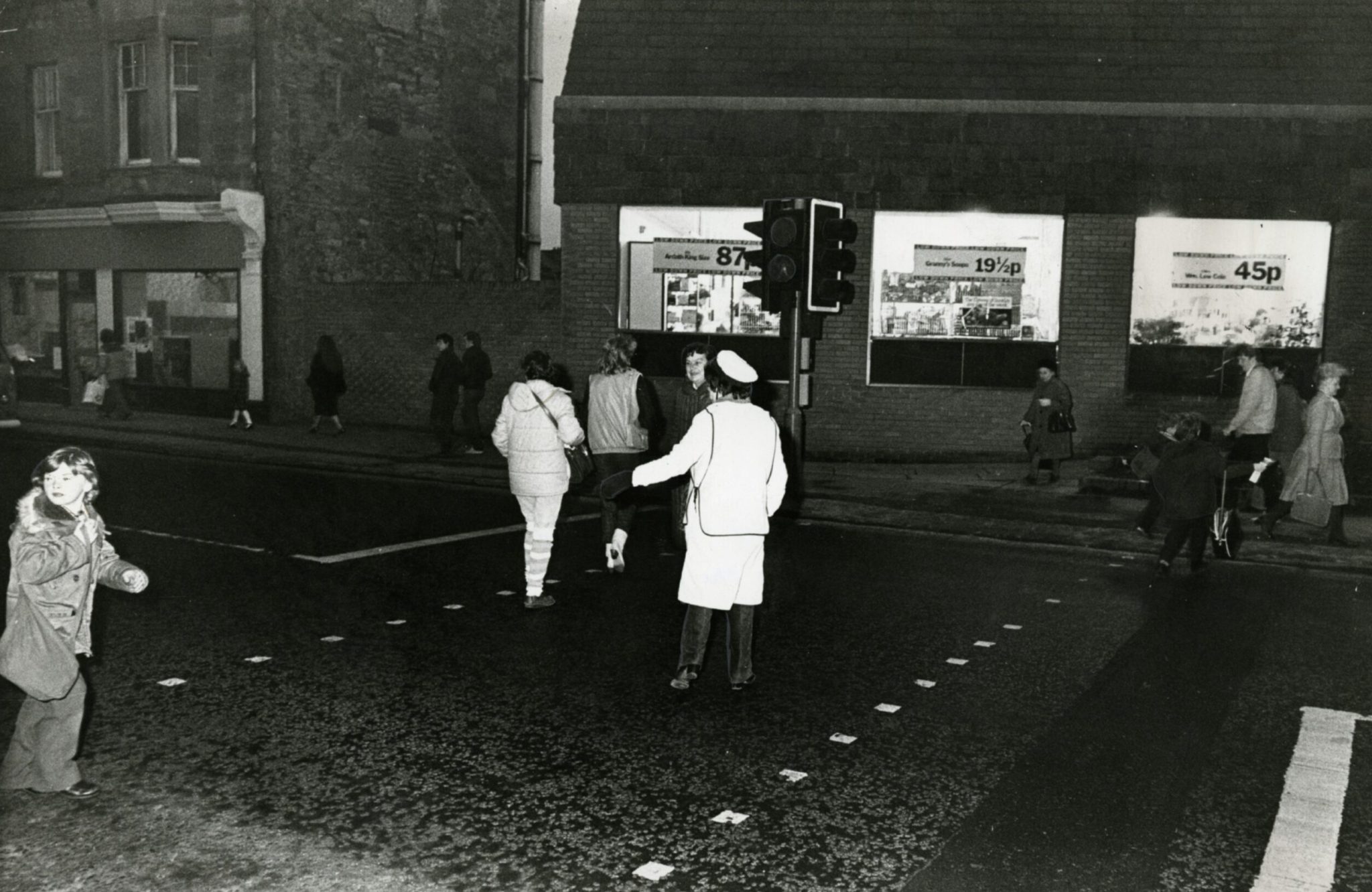 Old photos capture Dundee's Perth Road in the 80s and 90s