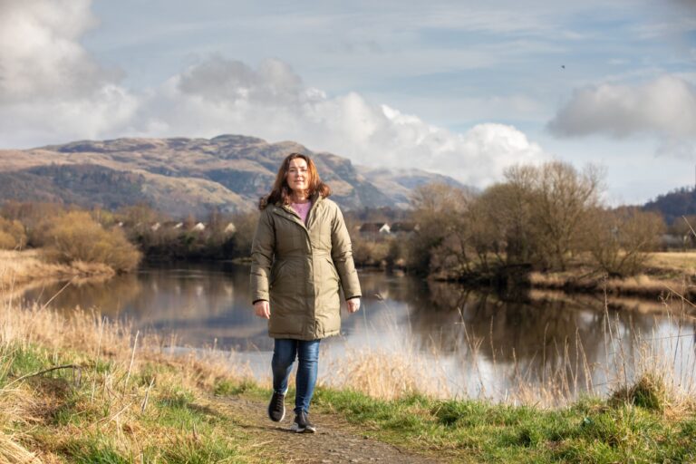 Stirling mum Sue praises routine cancer tests after life-saving scan ...