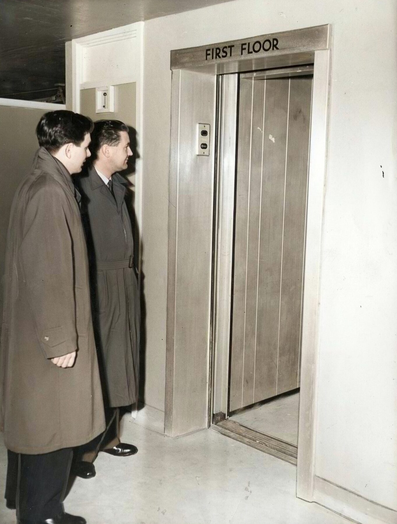 Take a peek inside Perth's first multi-storey flats in 1960 - in colour ...