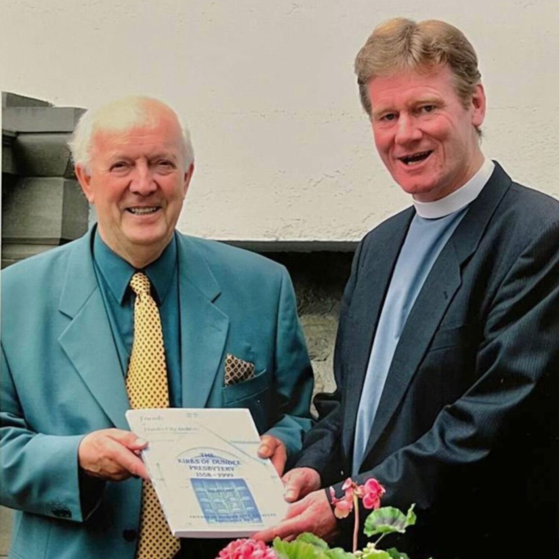 Ian McCraw: Retired Dundee bank manager and historian dies, 96