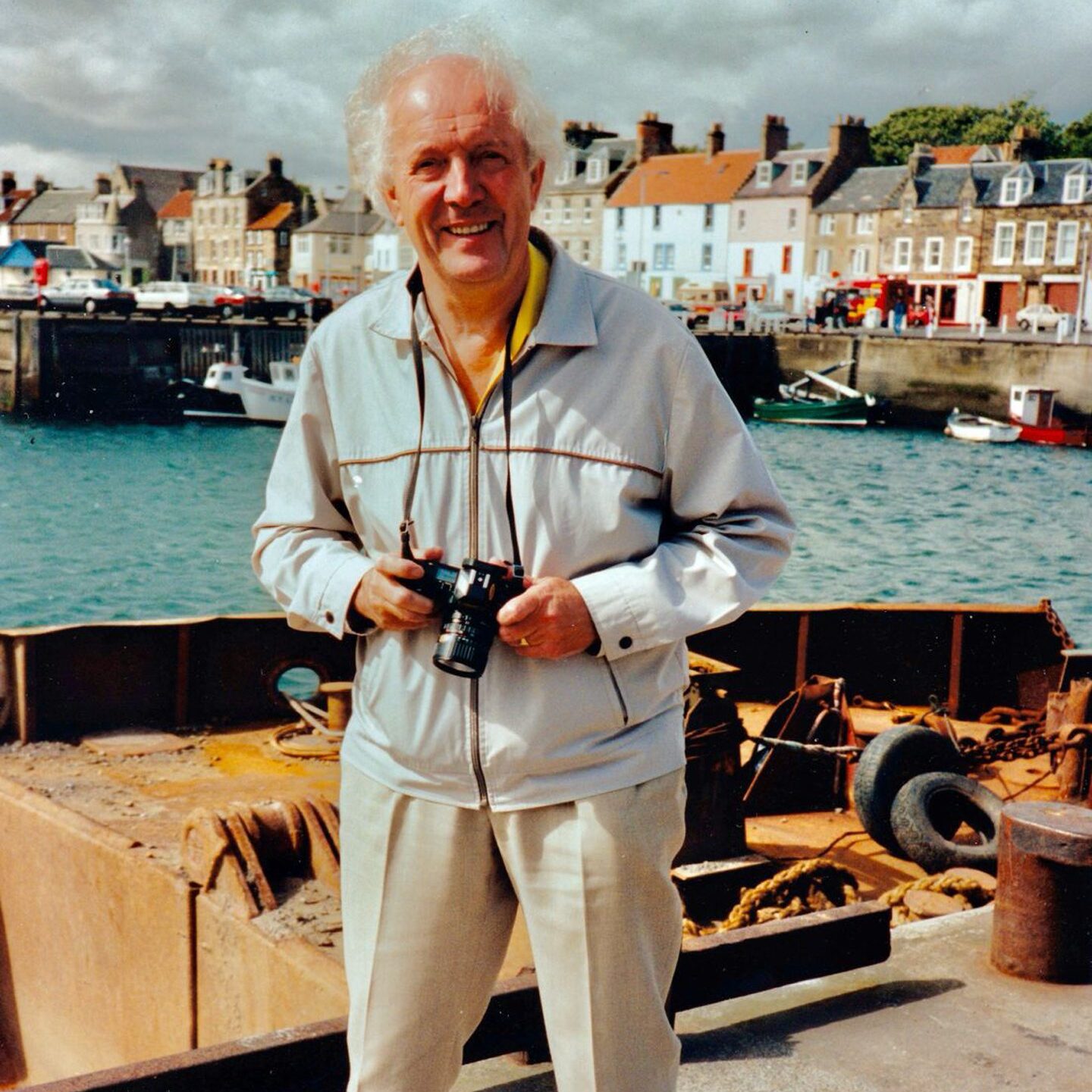 Ian McCraw: Retired Dundee bank manager and historian dies, 96