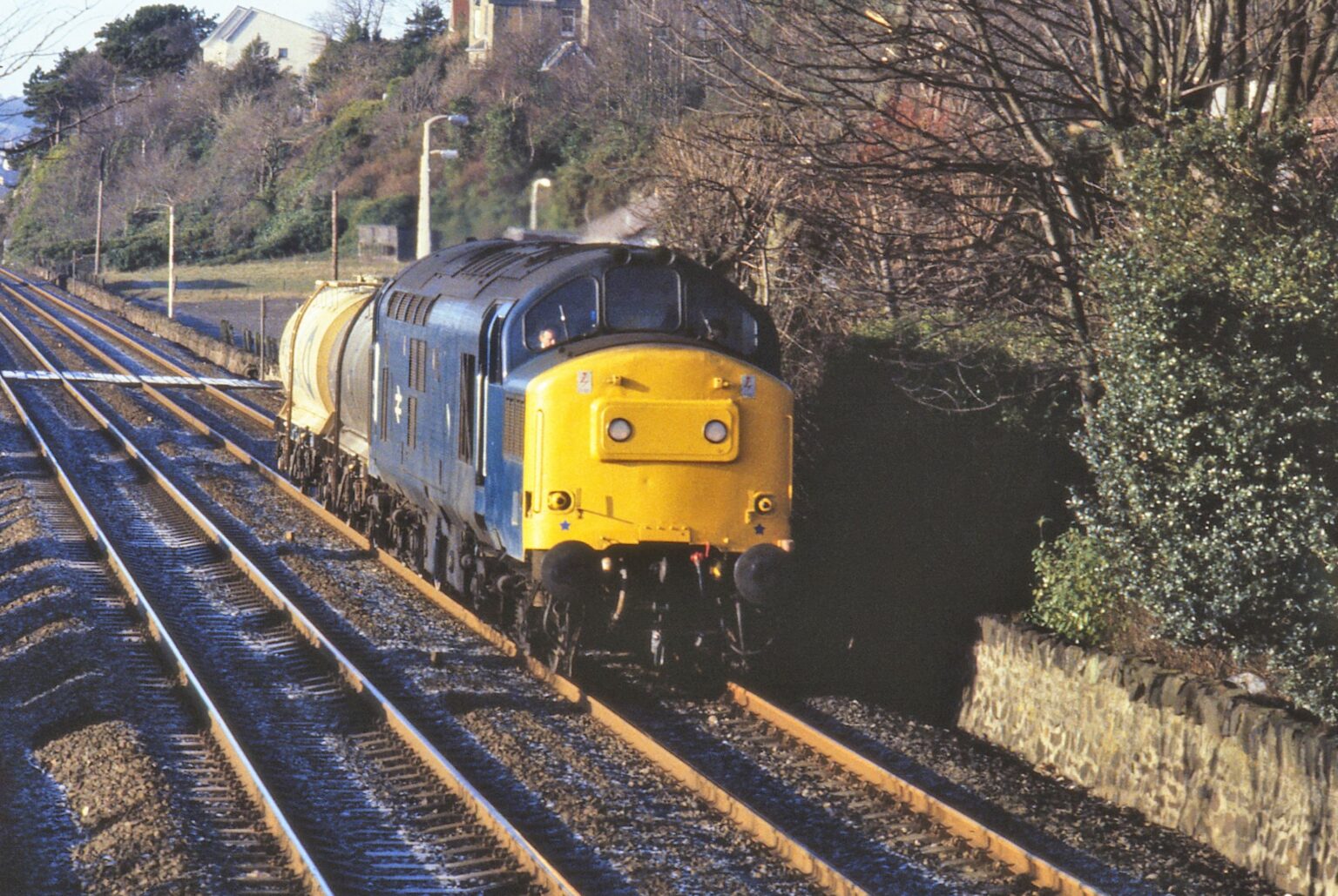 Retro pictures of railway stations and trains in Dundee in 1985