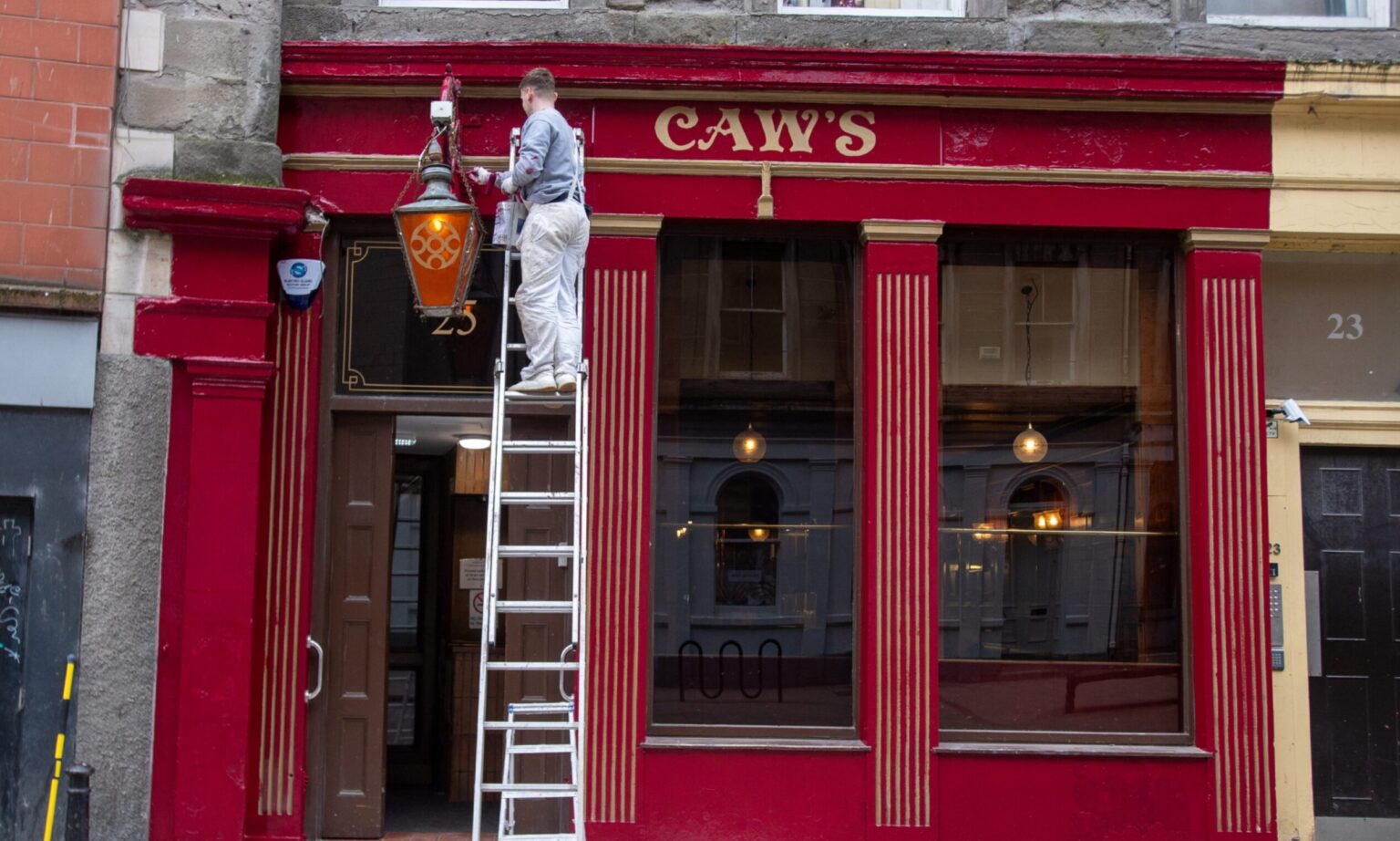 Historic Dundee city centre pub wins licence for outdoor seating area