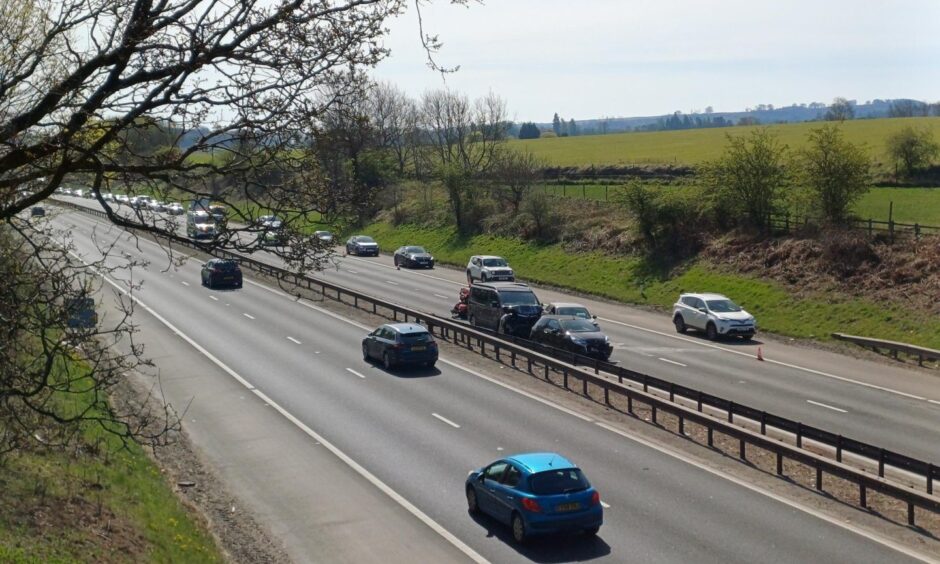 5 people taken to hospital after 4-vehicle crash on M9 near Stirling