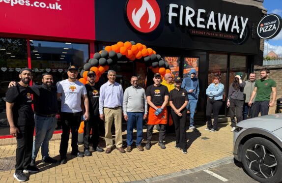 Fireaway Pizza in Dundee opens with food giveaway