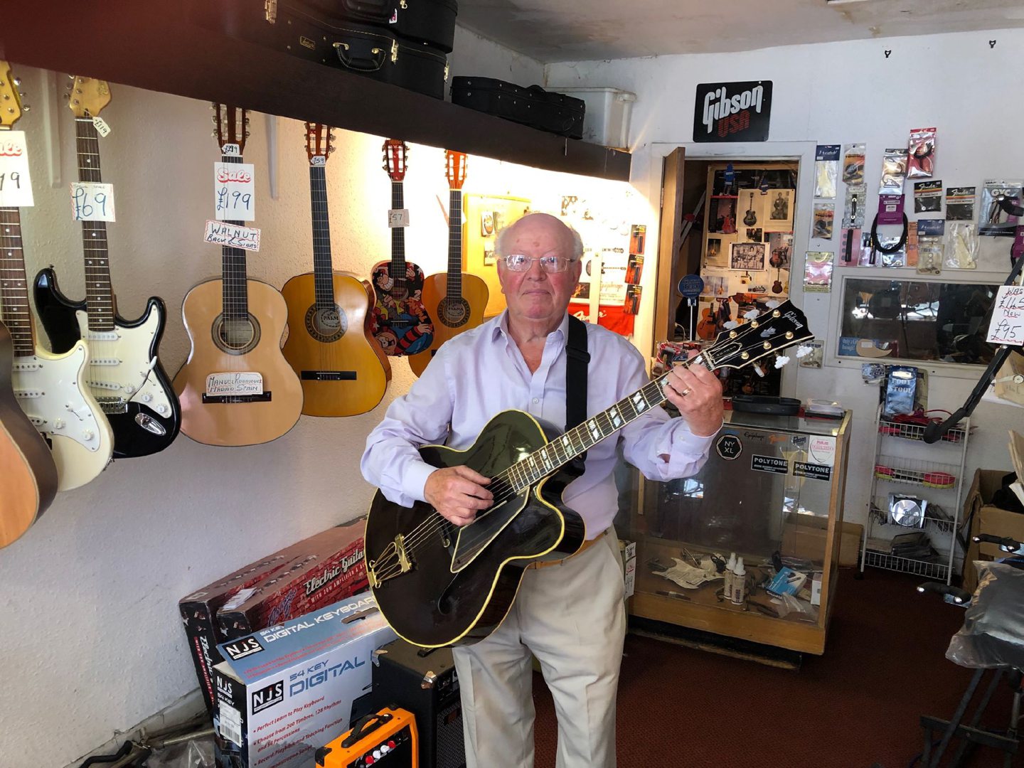 Vince Chalmers: Dundee guitar shop owner dies at 89