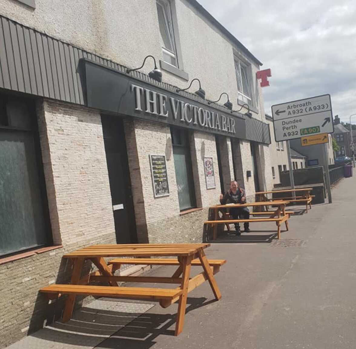 Owner of Thistle Bar in Forfar takes on Victoria Bar