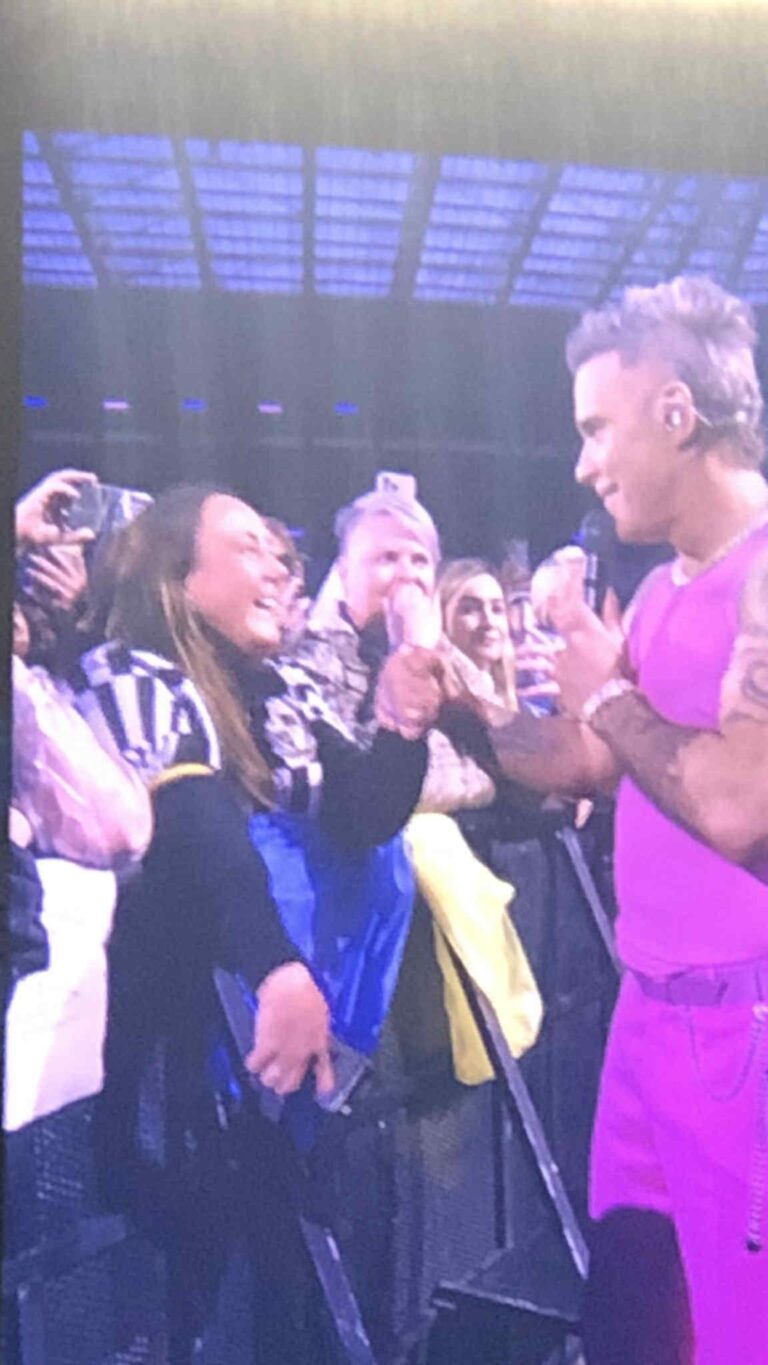 Dundee superfan's story behind Murrayfield Robbie Williams kiss