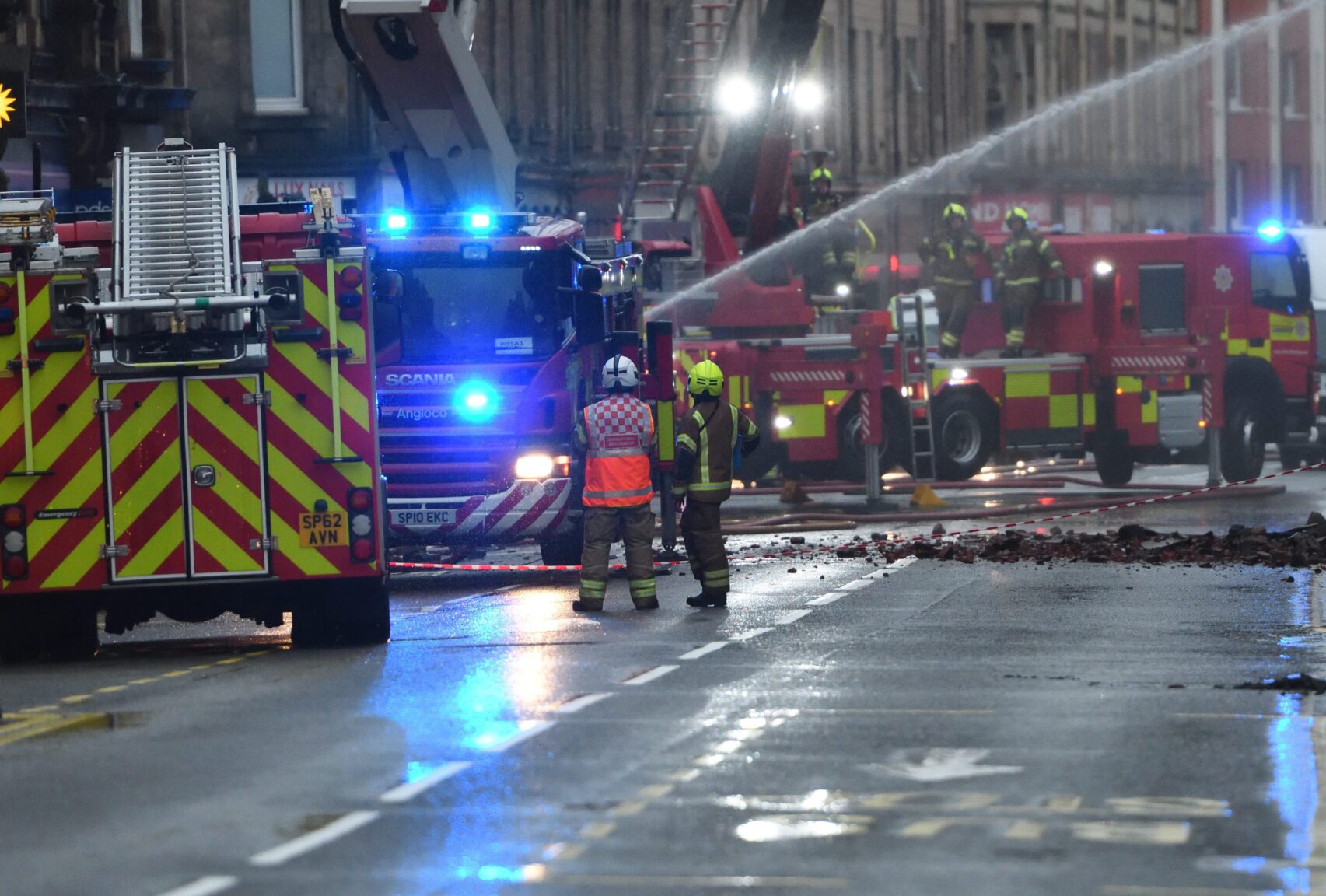 Perth fire: Volunteers 'overwhelmed' with support for local families