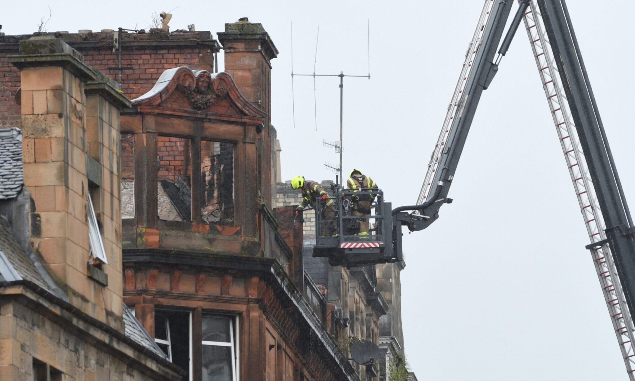 Man dies after major overnight blaze at Perth flats
