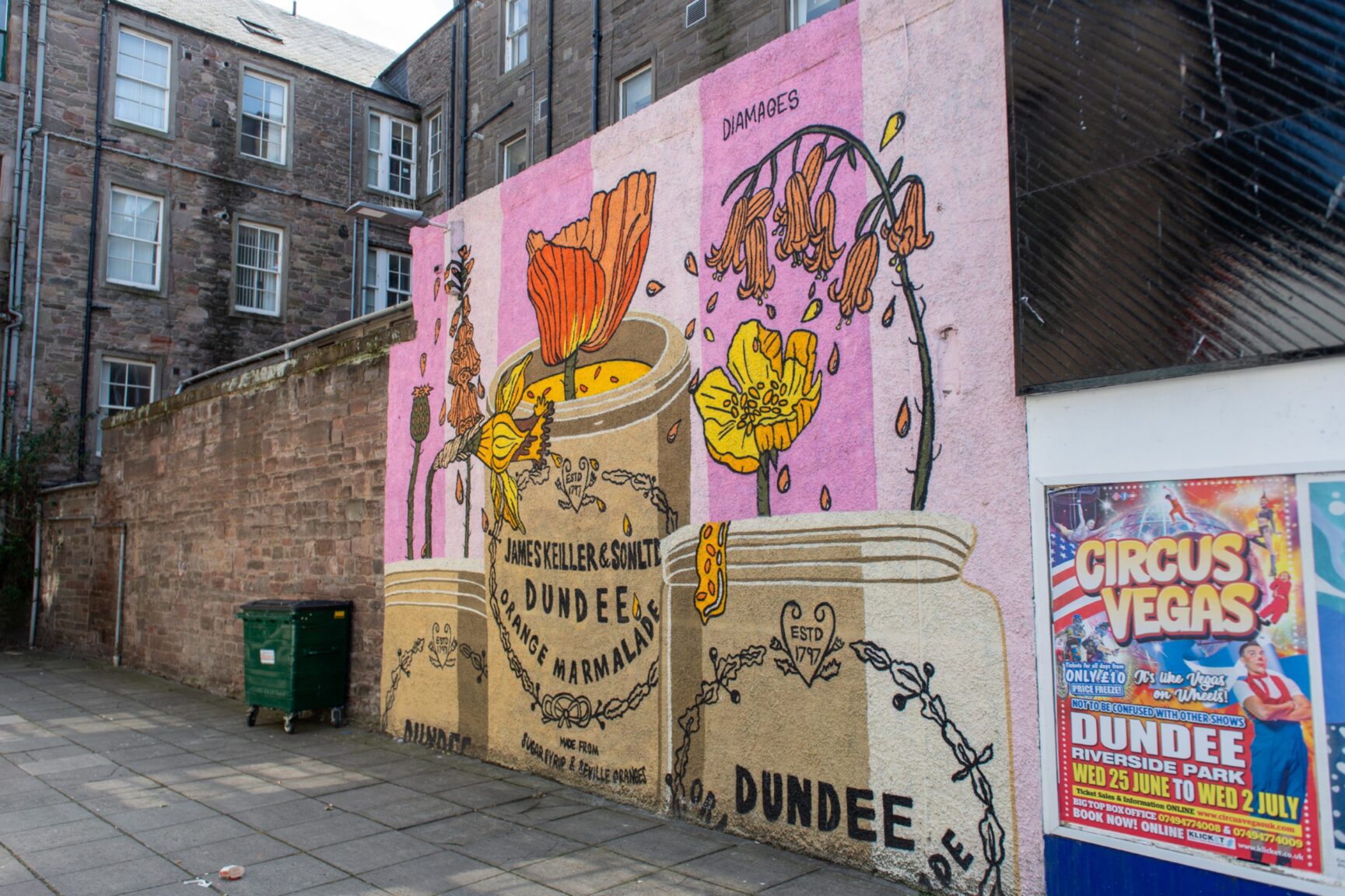How is the Open/Close Dundee city centre street art trail?