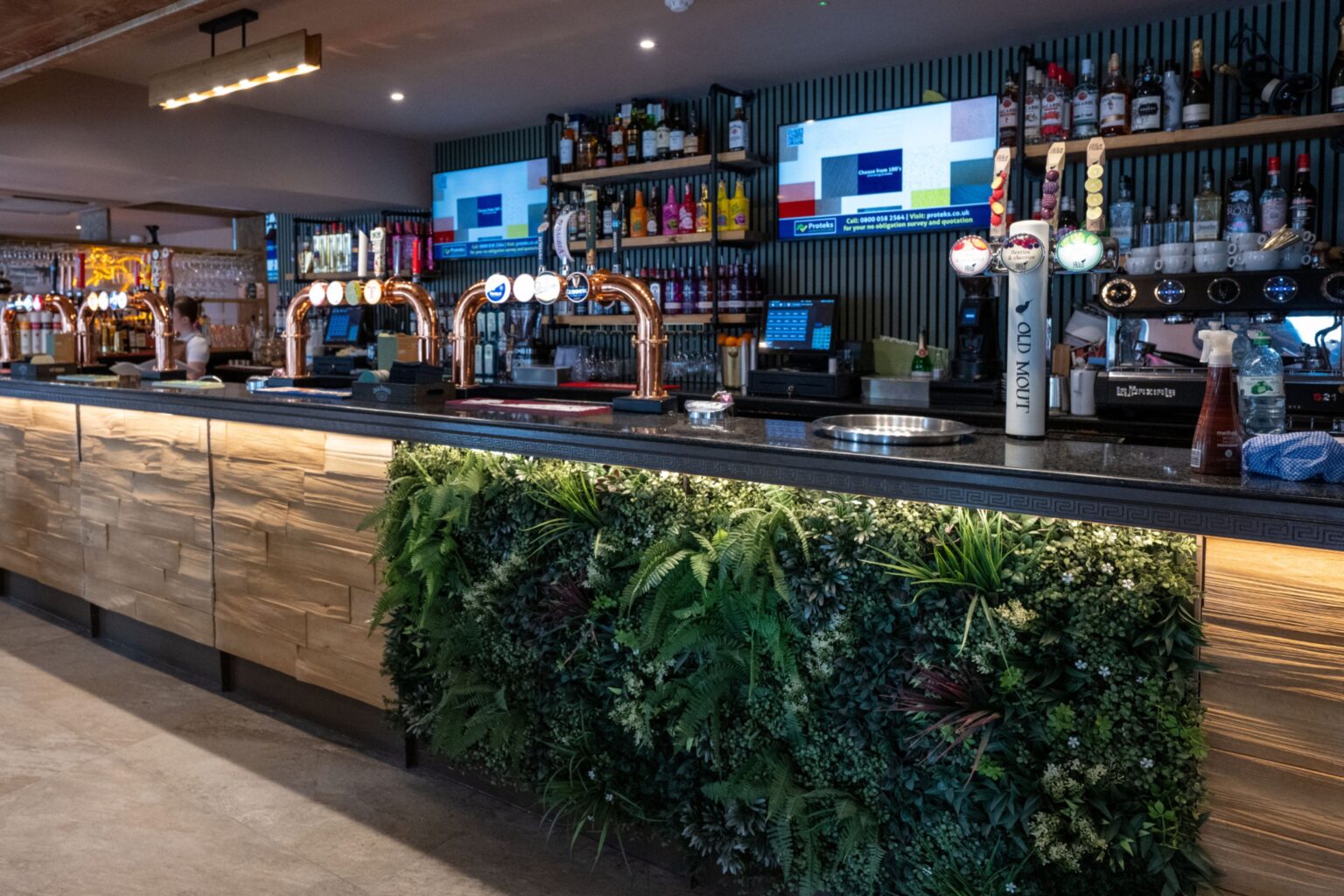 Does the food make up for poor service at Dundee's The Paddock?