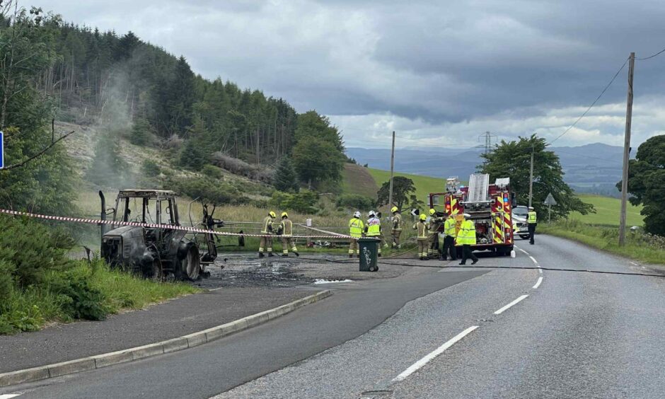 Tractor destroyed in fire on road near Piperdam