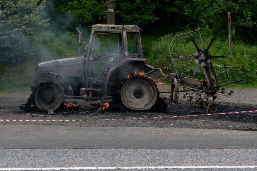 Tractor destroyed in fire on road near Piperdam