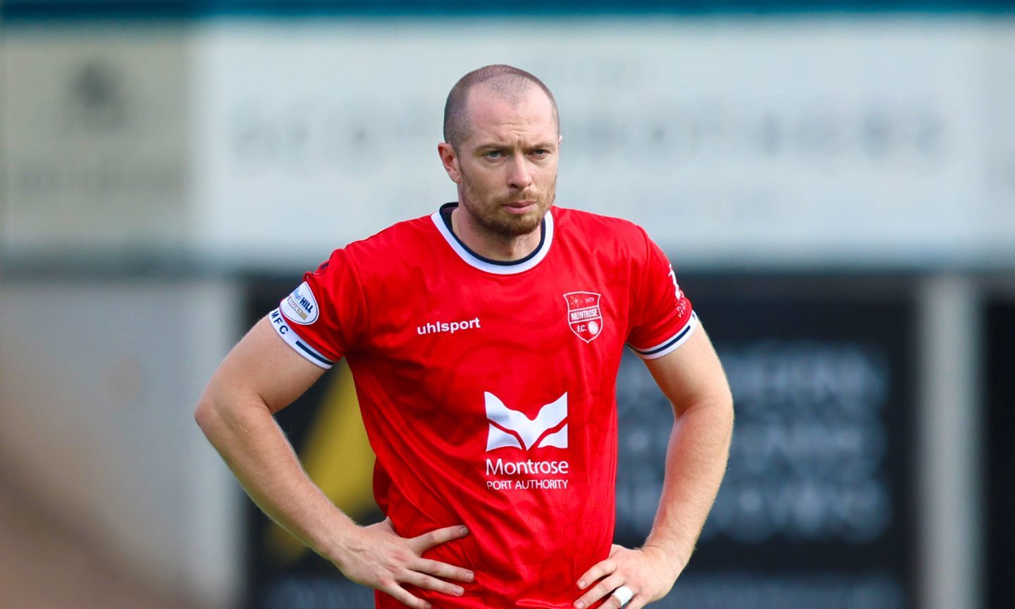 Former Dundee FC star Craig Wighton announces shock retirement