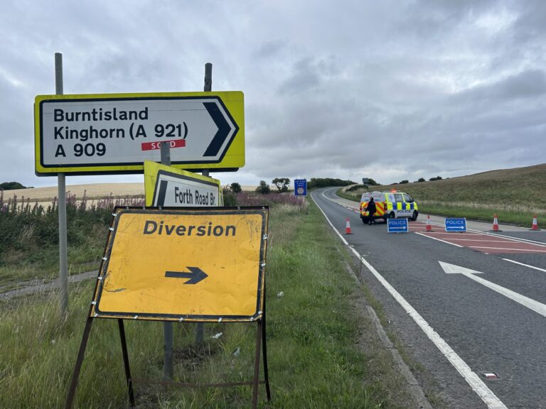 B9157 closed between Kirkcaldy and Aberdour after three-car crash