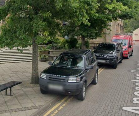 Callander pavement parking: Call for crackdown