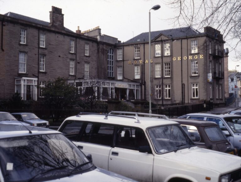 Unseen photos show Perth landmarks in 1980s and 1990s - The Courier
