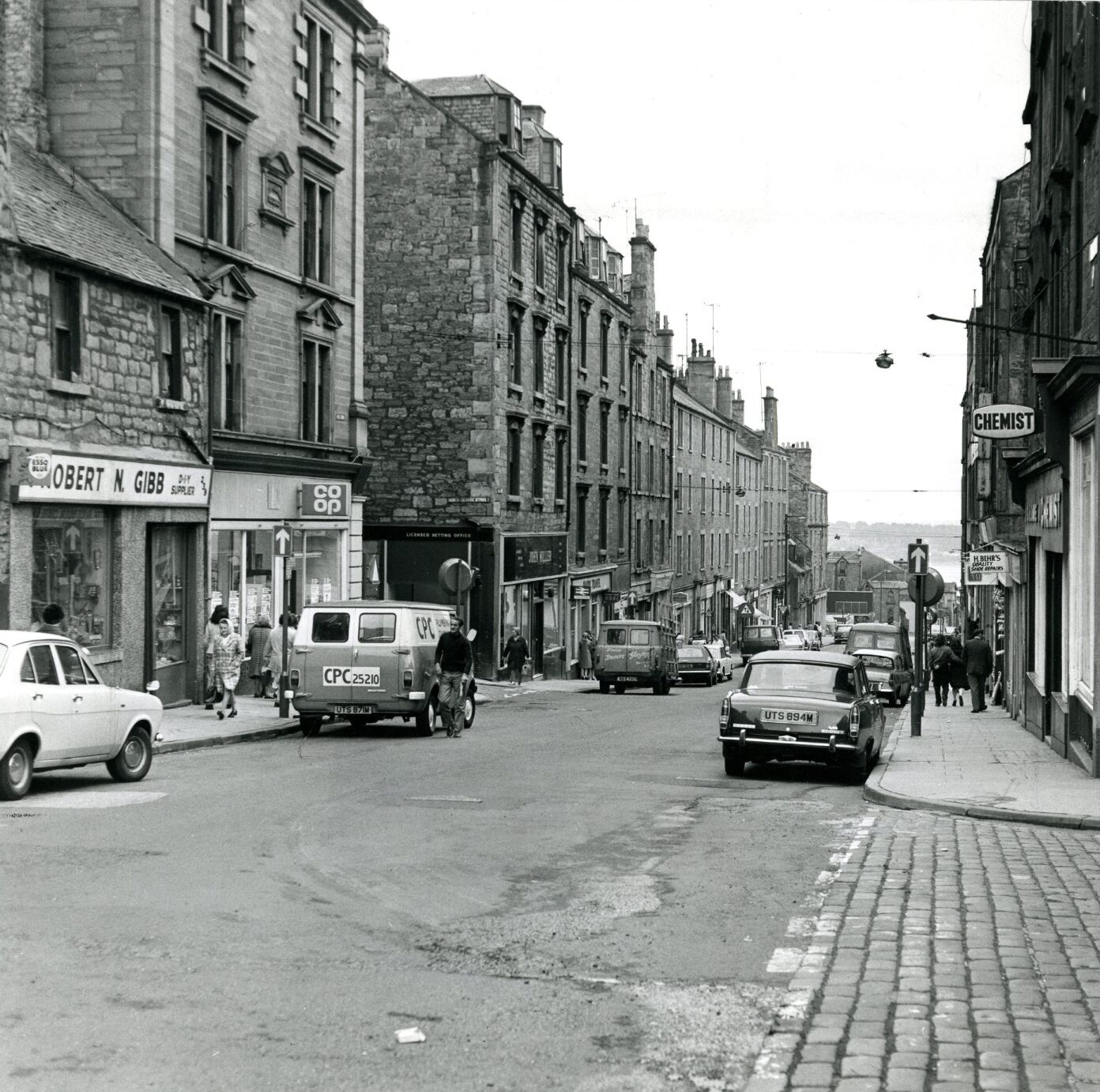 Photo gallery captures Dundee's Hilltown in the 1970s | The Courier