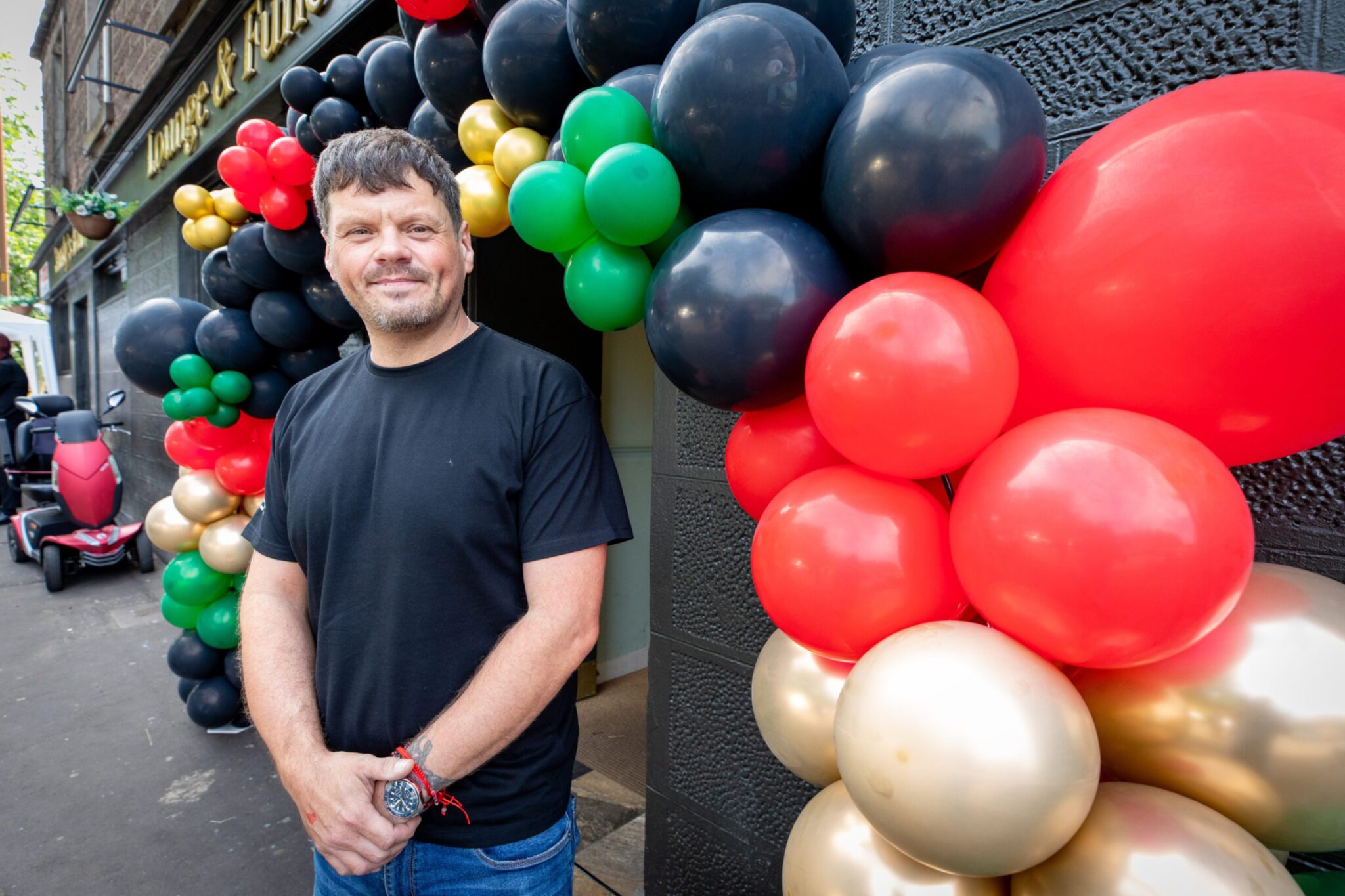 Fortune Gomo: Dundee bar raises £11k for 'murdered' mum's family