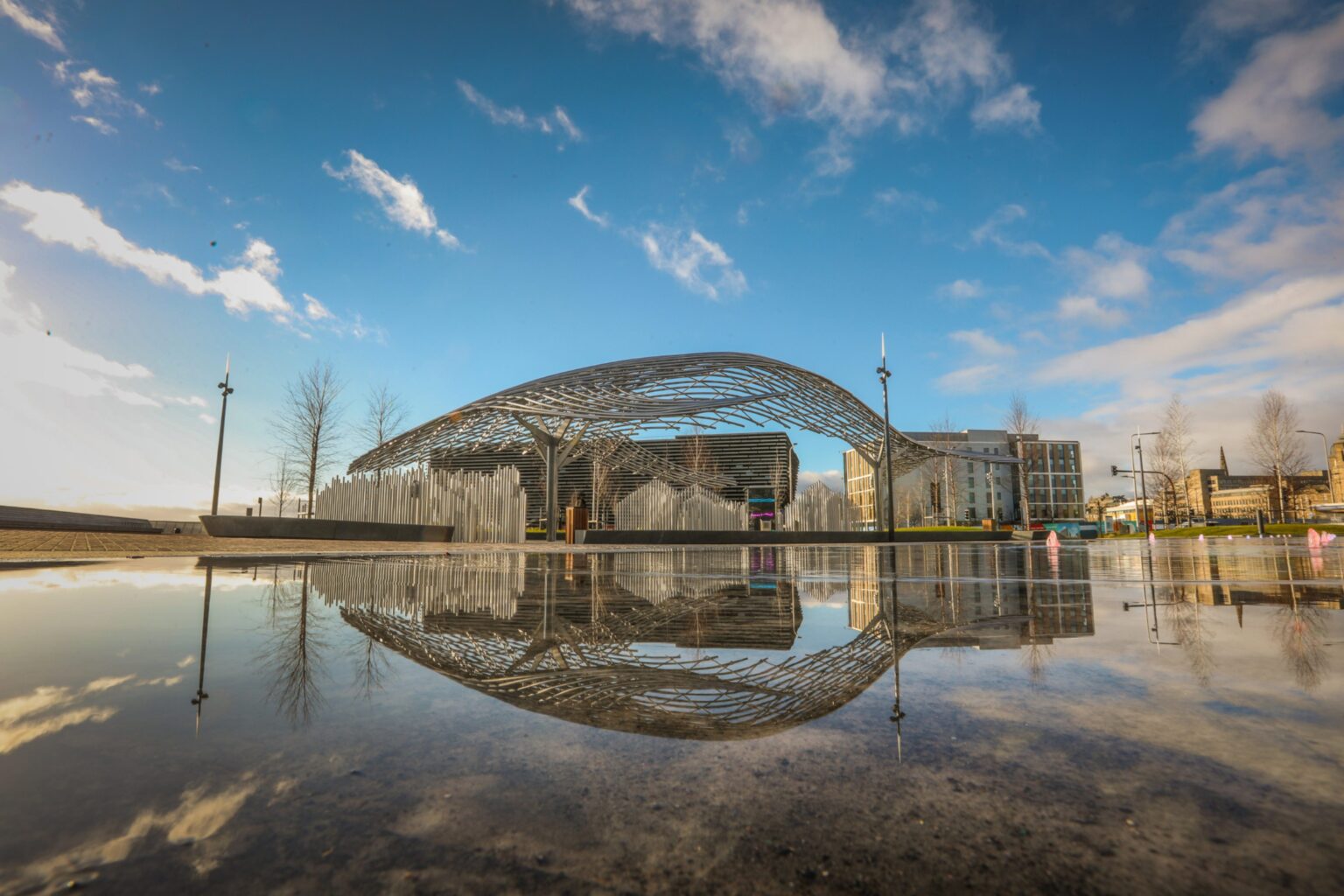 Why did writer Charlie Connelly choose to move to Dundee?