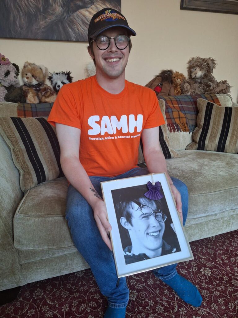 Forfar man to skydive in memory of twin brother who died in 2017