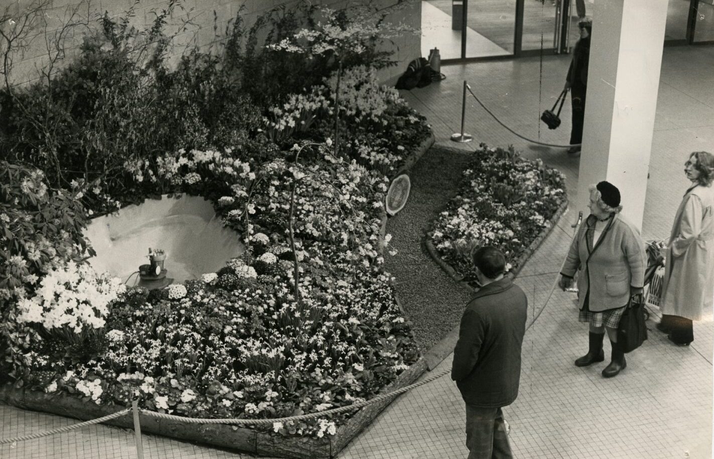 Shop in Dundee's Wellgate Centre in the '80s with our photo gallery