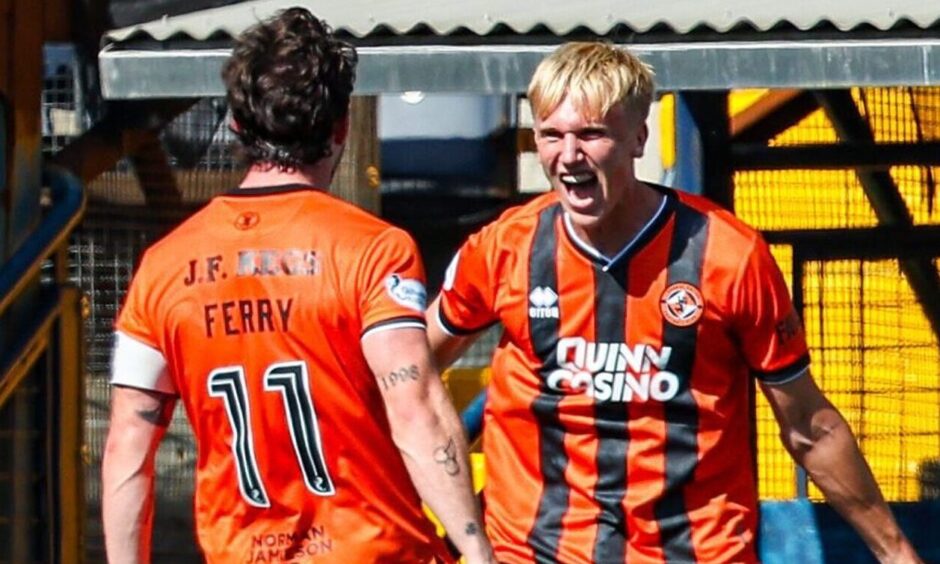 Owen Stirton pens new Dundee United contract