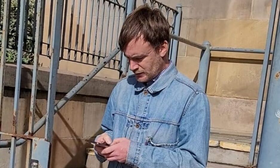 Perthshire knifeman jailed for Dundee doorstep slashing