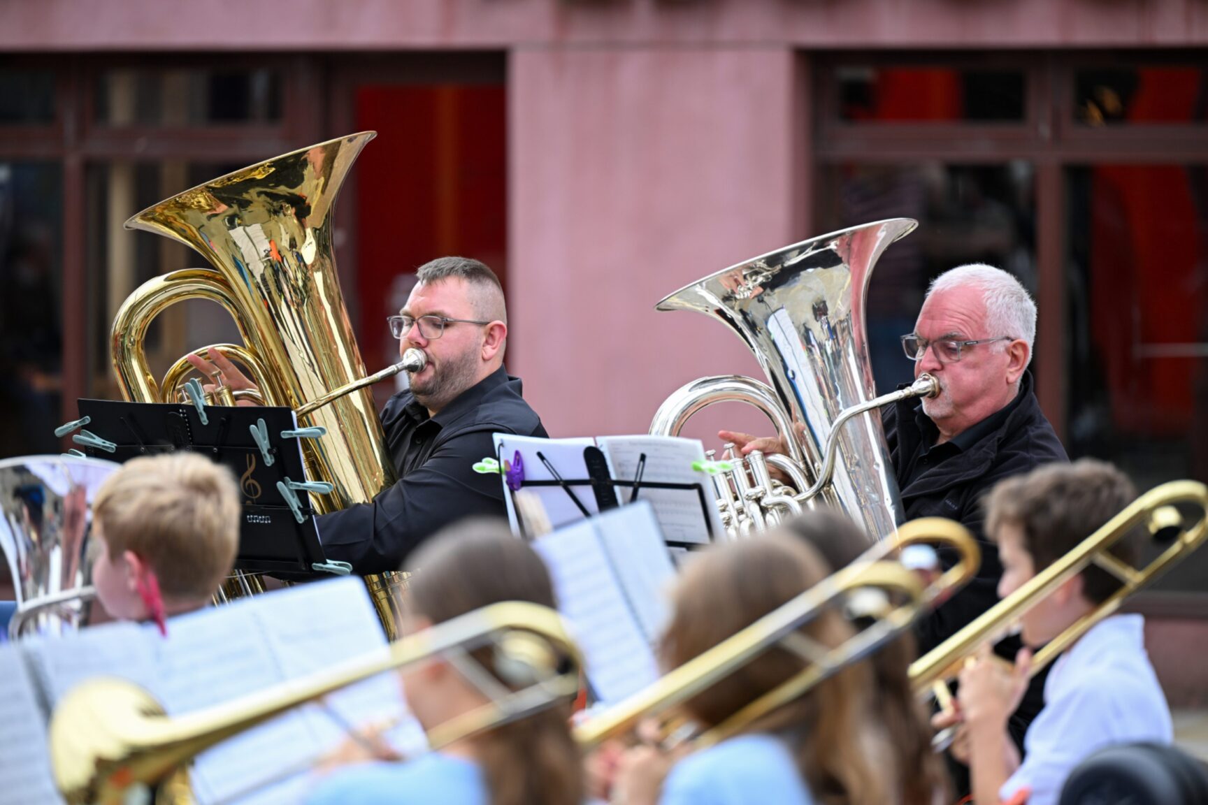 Pictures as Kirrie Festival brings music and song to wee red town