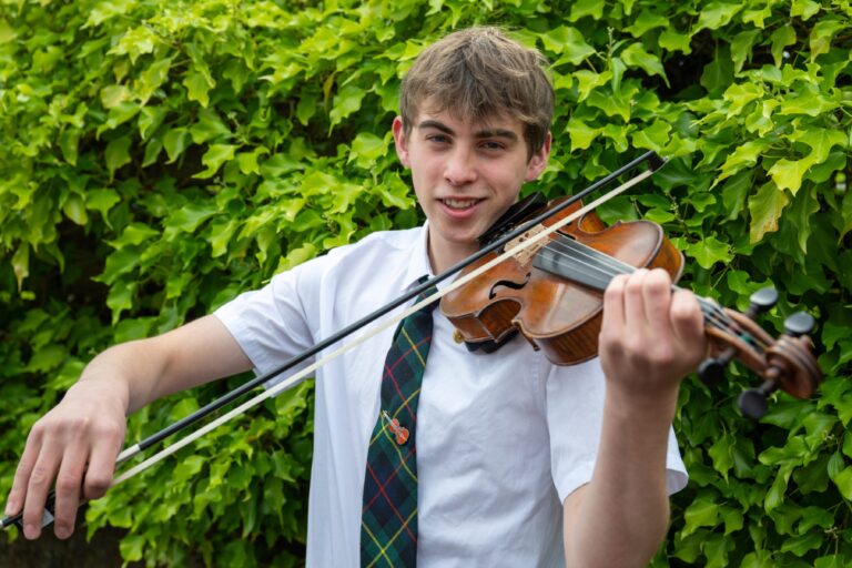 Pictures as Kirrie Festival brings music and song to wee red town