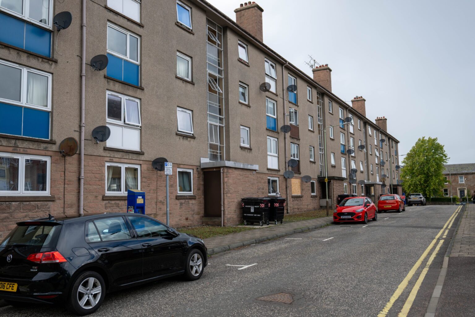 Perth family desperate to flee cockroach-infested flat