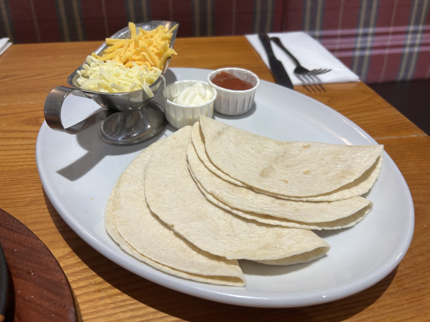 We dine at the new Monifieth Farm Hotel and Restaurant