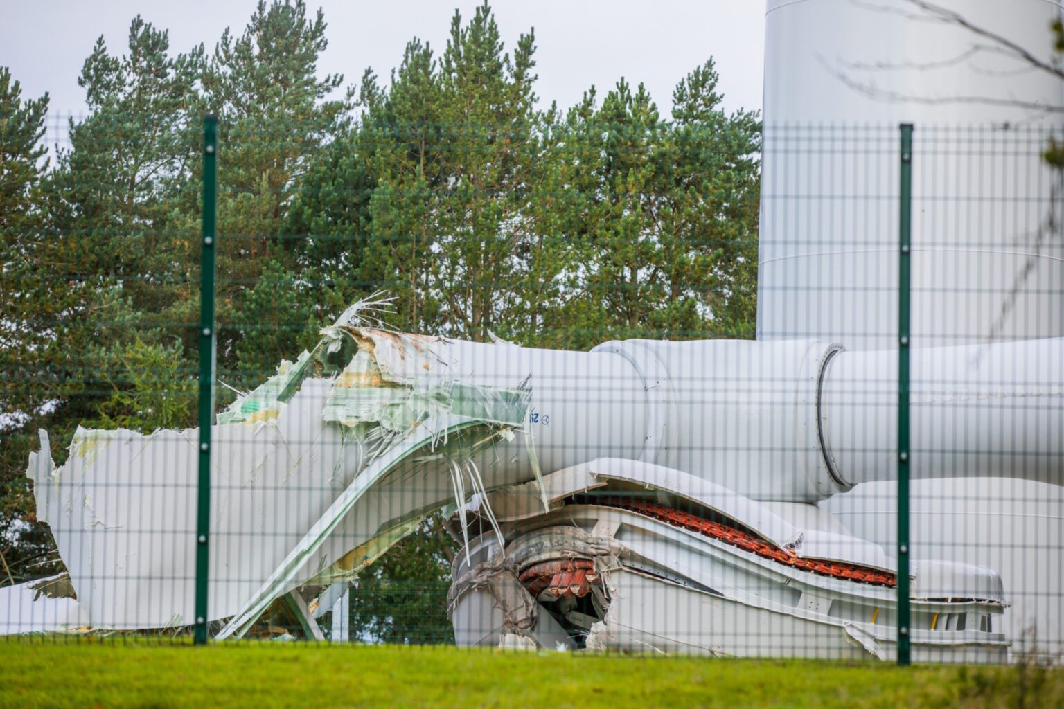 Blades snap off Perth Aviva wind turbine and 'crash' to ground