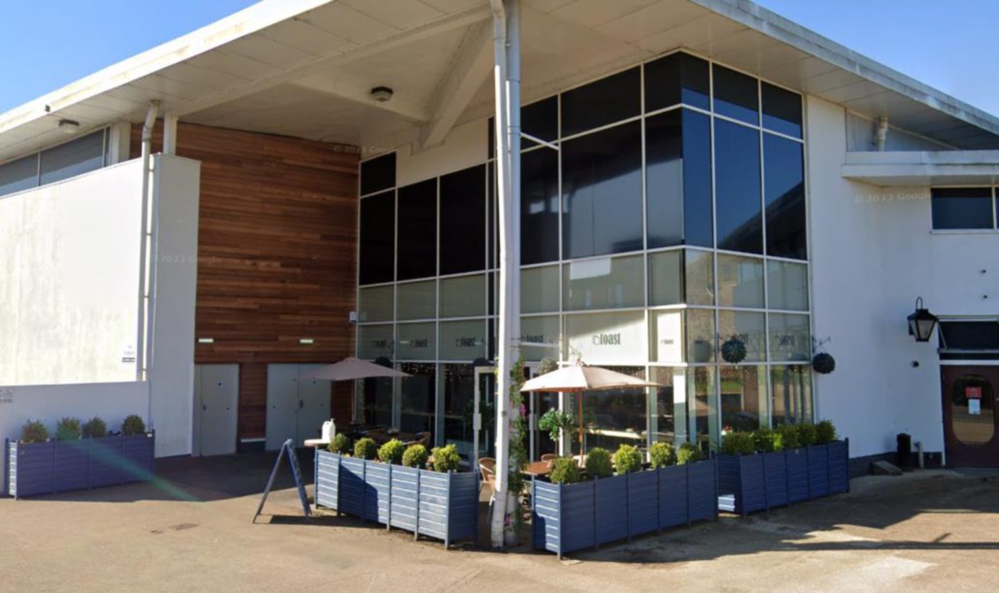 Toast Stirling: Cafe owner calls for axe on parking charges